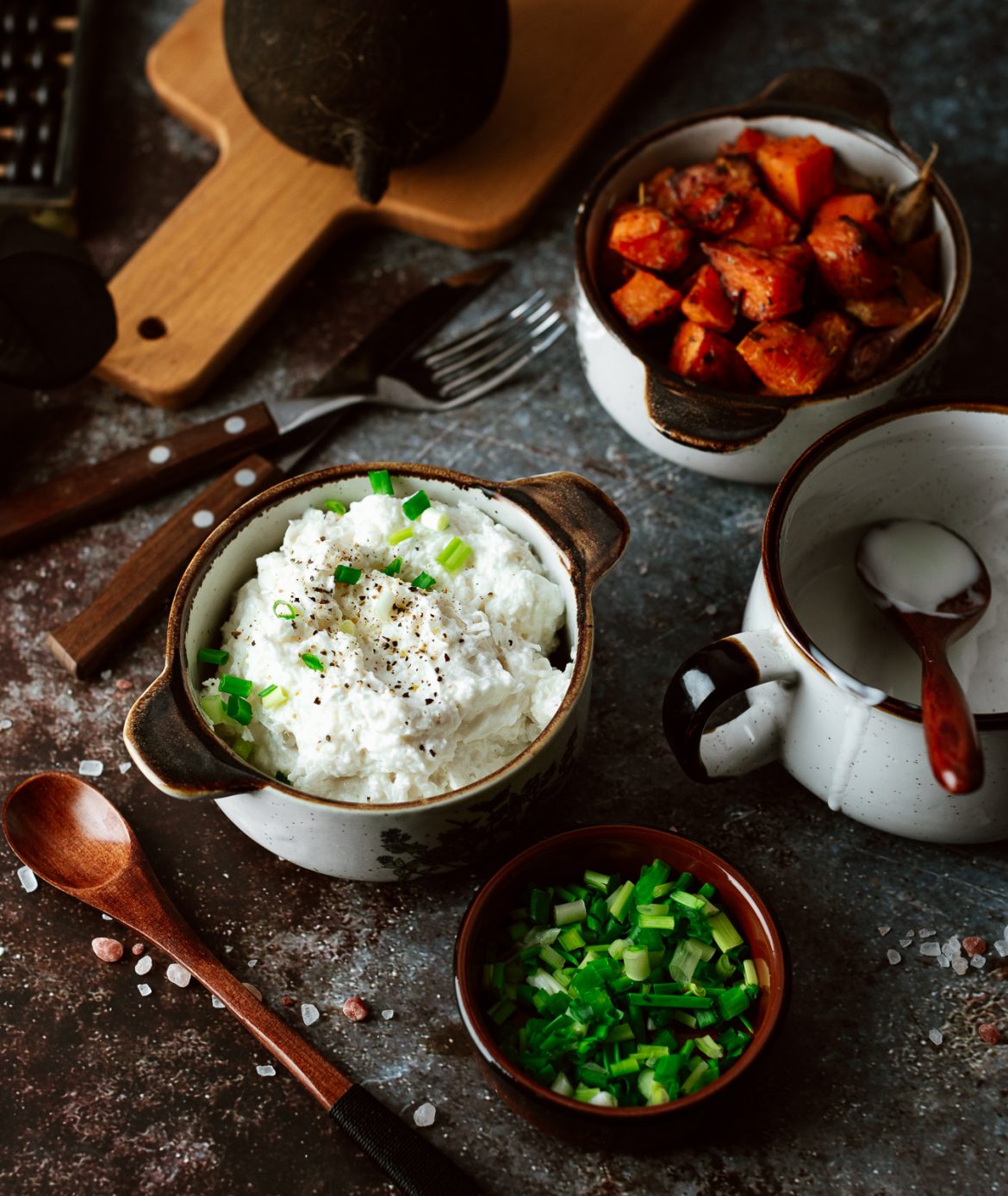 JUODOJO RIDIKO SALOTOS SU JOGURTU | STEBUKLINGA MĖTA