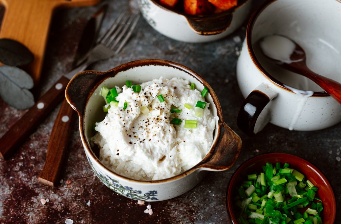 JUODOJO RIDIKO SALOTOS SU JOGURTU | STEBUKLINGA MĖTA