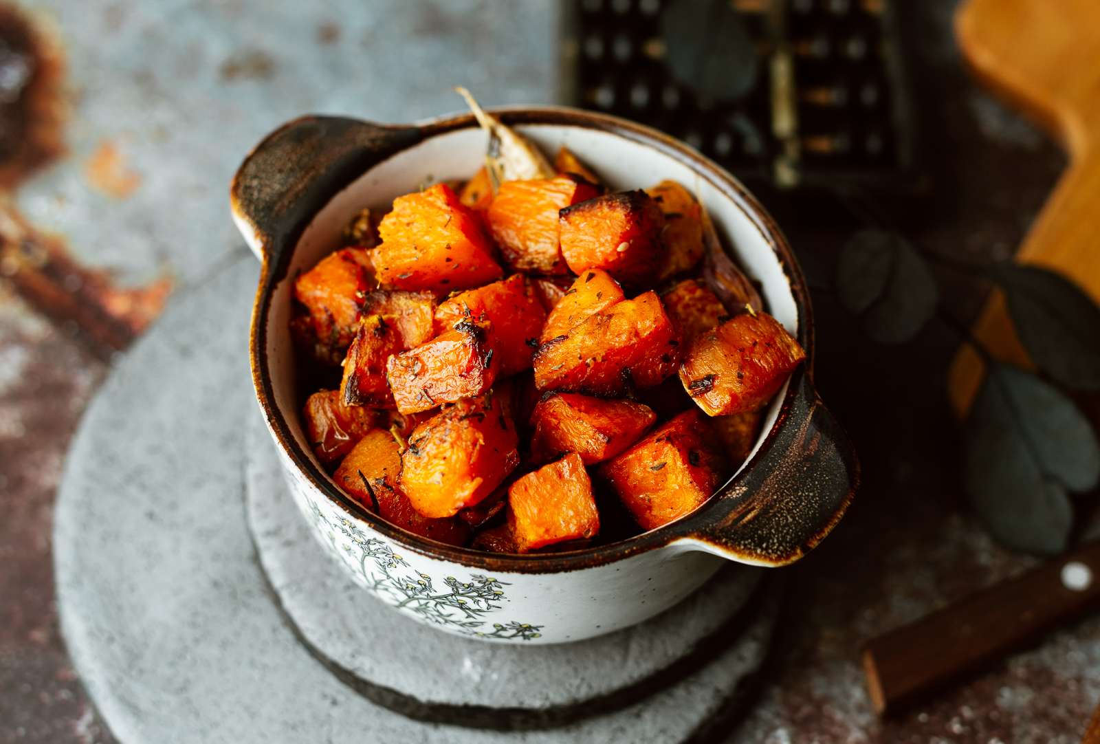 JUODOJO RIDIKO SALOTOS SU JOGURTU | STEBUKLINGA MĖTA