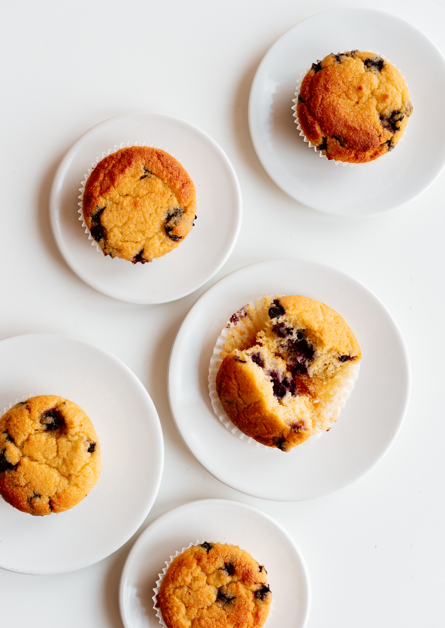 SKANIAUSI KETO KEKSIUKAI SU MIGDOLŲ MILTAIS IR MĖLYNĖMIS | STEBUKLINGA MĖTA