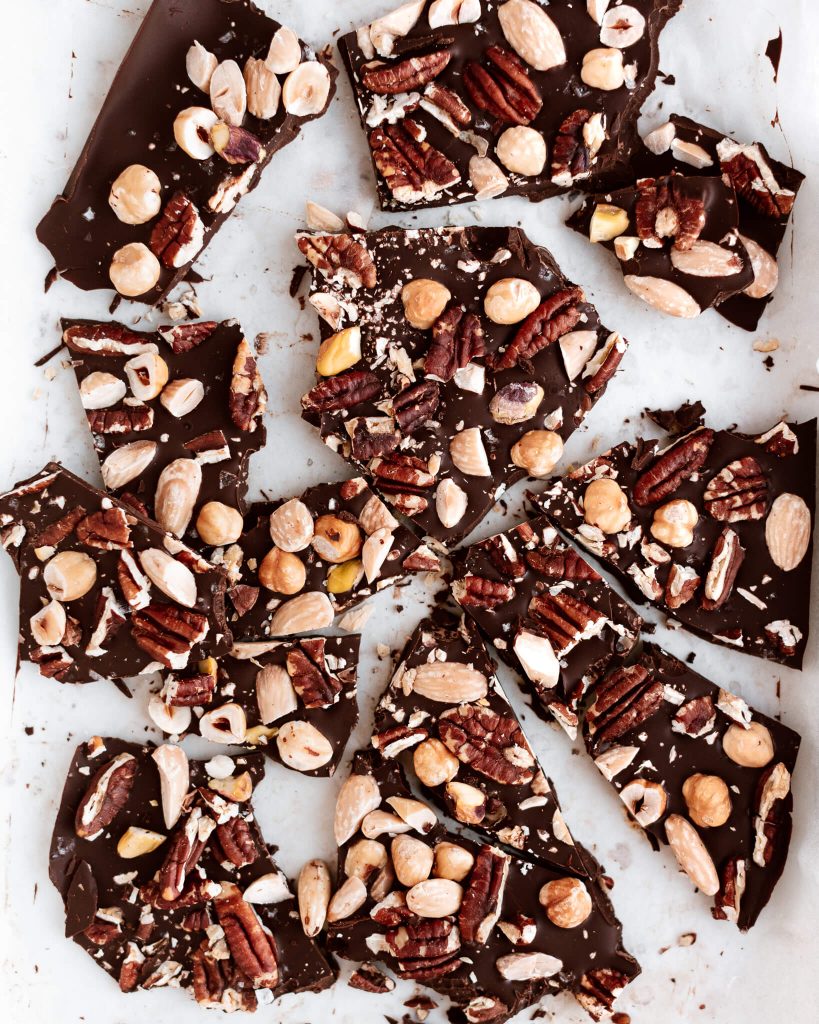 ŠOKOLADAS SU RIEŠUTAIS KALĖDOMS | STEBUKLINGA MĖTA